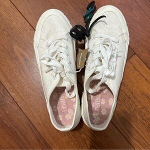 Mad Love | Shoes | Mad Love White Sneakers | Poshmark